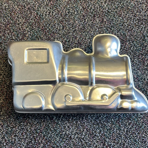 Wilton | Kitchen | Vintage 974 Wilton Train Cake Mold | Poshmark